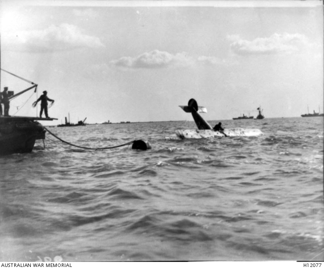 "THE RETURN" (BRITISH AIR MINISTRY PHOTO PPG332) [AIRCRAFT SINKING ...