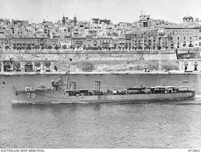 Royal Australian Navy destroyer Yarra entering the harbour. (Donor ...
