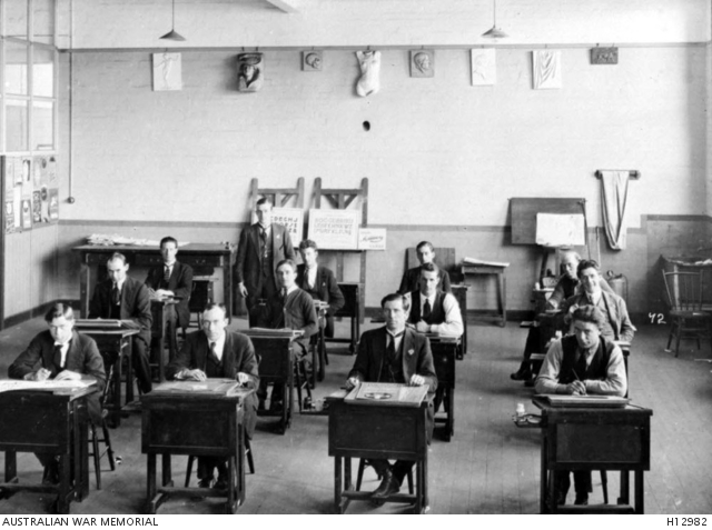 Melbourne, Victoria. Returned soldiers from WW1 in a ticket writing ...
