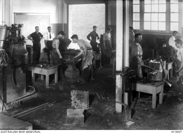 Queensland. Returned WW1 soldiers learning blacksmithing at training ...