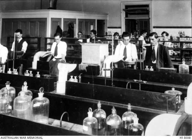 Queensland. Returned WW1 soldiers studying sugar chemistry in the ...