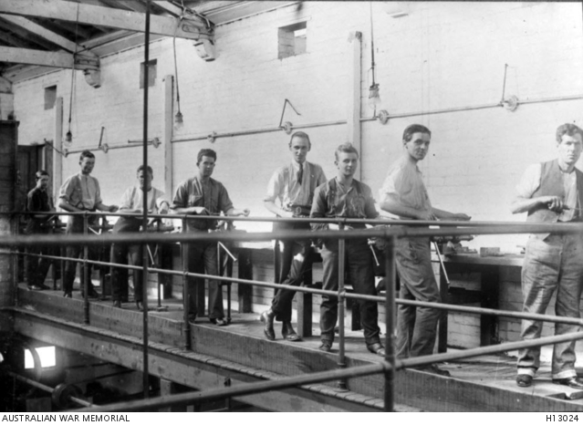 Broken Hill, New South Wales. Returned WW1 soldiers under instruction ...