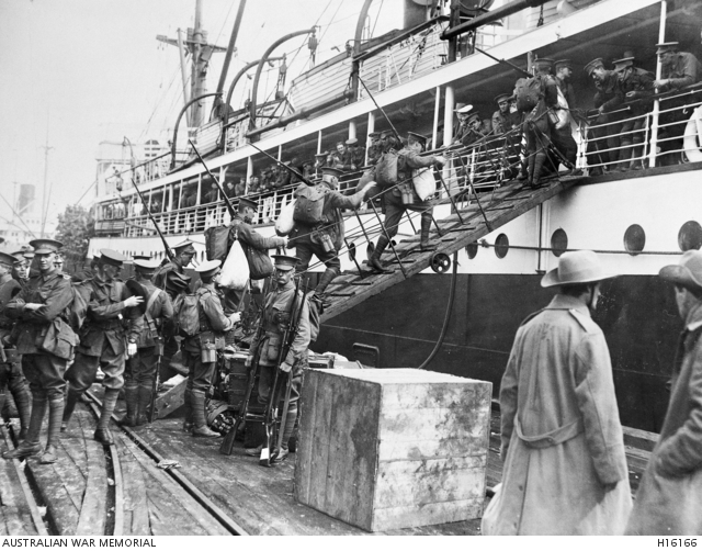 Fremantle, Western Australia. AIF troops boarding a troop transport ...