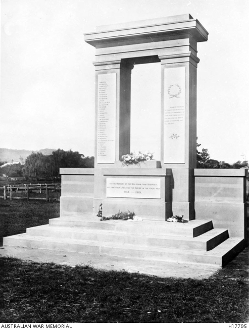 Berry, New South Wales. A WW1 War Memorial in a field close to the town ...