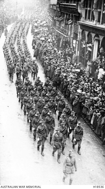 Australian soldiers marching in the Lord Mayor's Procession pass along ...