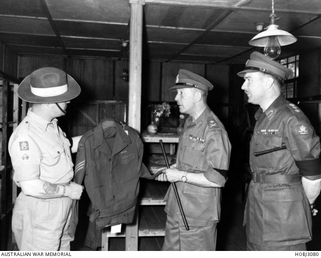 An unidentified Colonel (right) and a Major General (centre) talk with ...