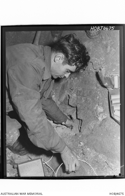 Private O. E. (Vic) Kemp of the Assault Pioneers, 2nd Battalion, The ...