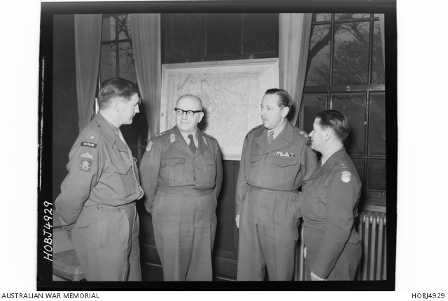 Lieutenant General Vedat-Garan (second from left), a Turkish general ...