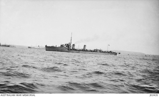 A BRITISH DESTROYER CARRYING AUSTRALIANS, MOVING IN TO LAND TROOPS ON ...