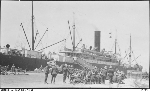 TROOPS WAITING TO EMBARK ON A TRANSPORT. (PROBABLY AT ALEXANDRIA IN ...