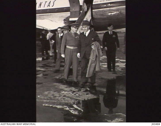 IWAKUNI, JAPAN. 1952-11-09. LEADER OF A NEW ZEALAND PARLIAMENTARY ...