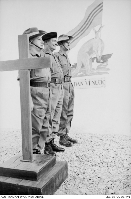 Three commandos of World War 2 got together at the Australian Army ...