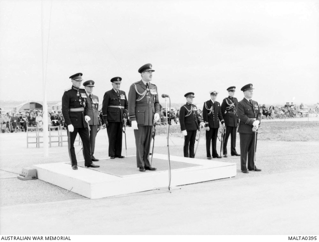 Flanked by unidentified personnel, former Chief of Air Staff RAAF, Air ...