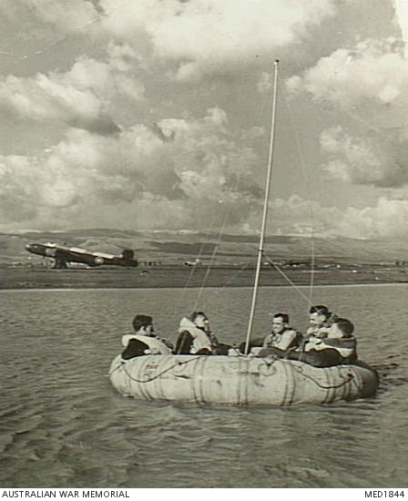 italy-4-april-1944-raf-wellington-bomber-crew-during-dinghy-drill-on