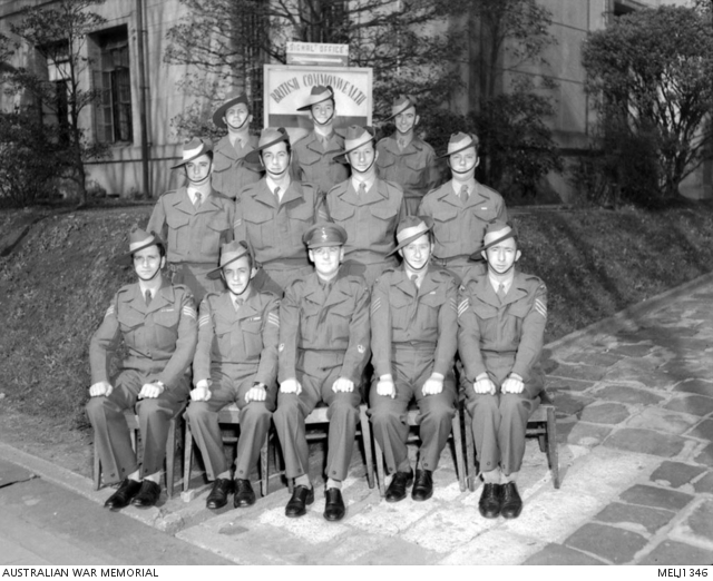 Outdoor group portrait of unidentified Australian members of a British ...