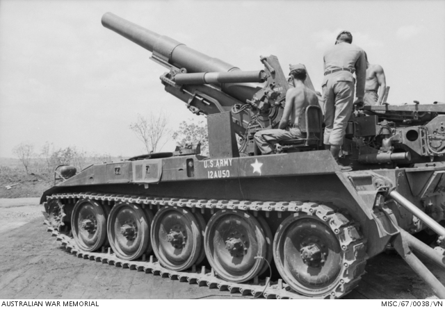 A US Army 8 inch self-propelled gun (SPG no. 12AU50). | Australian War ...
