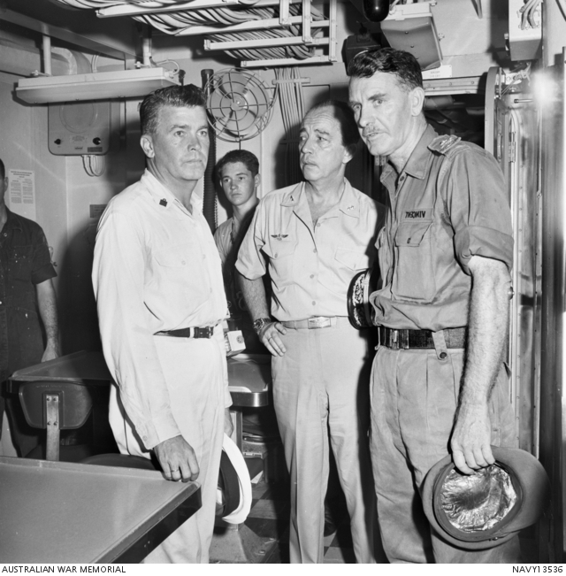 A joint visit by two senior officers to the Guided Missile Destroyer ...