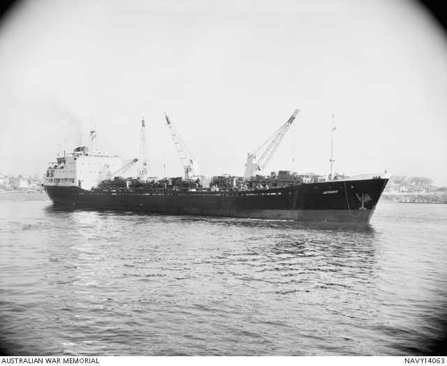 The Australian National Line cargo vessel MV Jeparit leaves Sydney ...