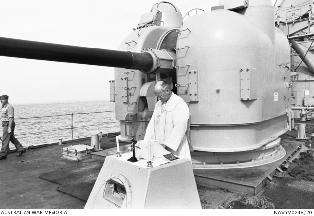 The RAN guided missile destroyer HMAS Perth (II) on the gunline off the ...