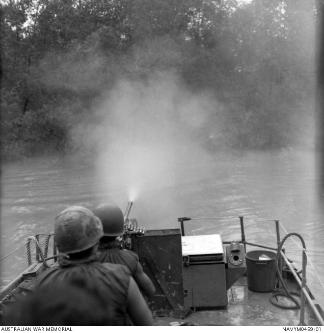 Members of the 6th Contingent, RAN Clearance Diving Team 3 (CDT3), work ...