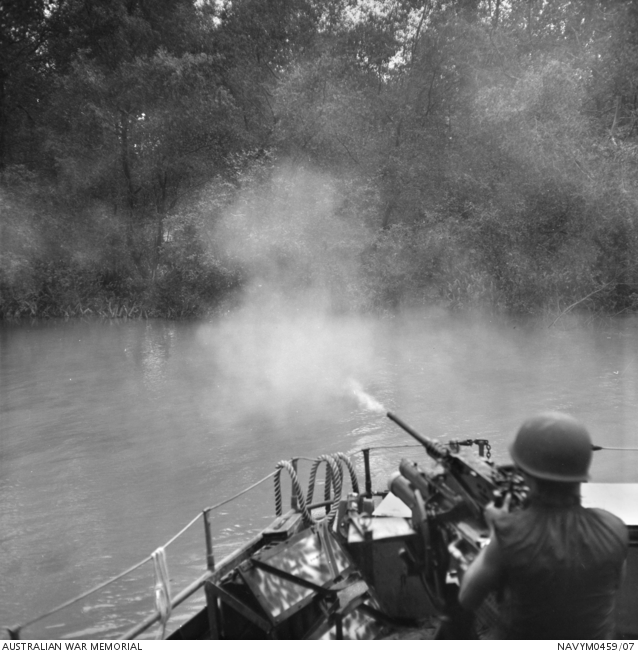 Members of the 6th Contingent, RAN Clearance Diving Team 3 (CDT3), work ...