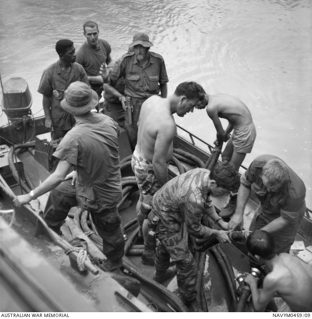 Members of the 6th Contingent, RAN Clearance Diving Team 3 (CDT3), work ...