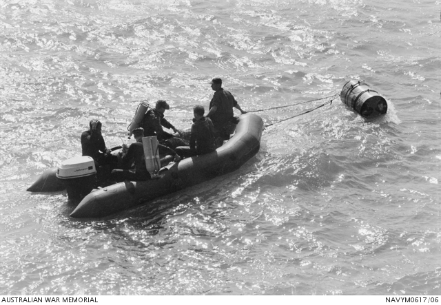 Members of the Fourth Contingent of the RAN Clearance Diving Team 3 ...