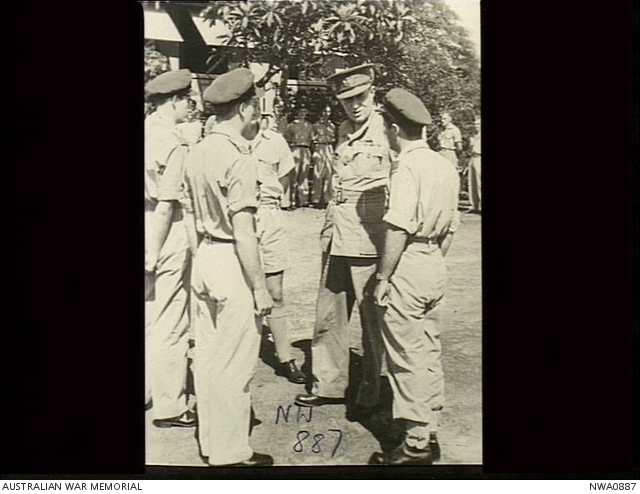 Winnelli, NT. 1945-03-18. Lord Wakehurst, the Governor of NSW, talks ...