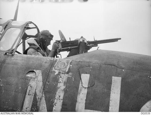 NEAR MERAUKE, DUTCH NEW GUINEA. 1943-12-23. THE DEFENSIVE END OF A ...
