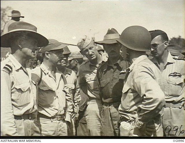 AITAPE, NORTH EAST NEW GUINEA. 1944-04-24. RAAF AND AMERICAN COMMANDERS ...