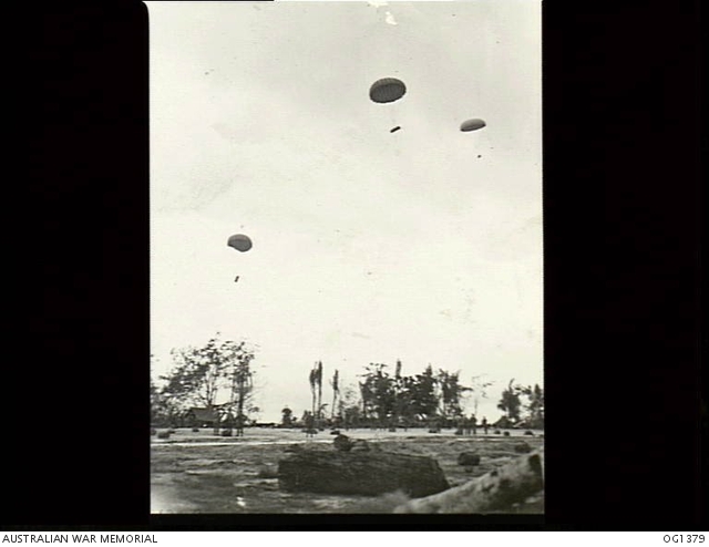 NOEMFOOR ISLAND, DUTCH NEW GUINEA. 1944-07-03. US EQUIPMENT LANDING ON ...
