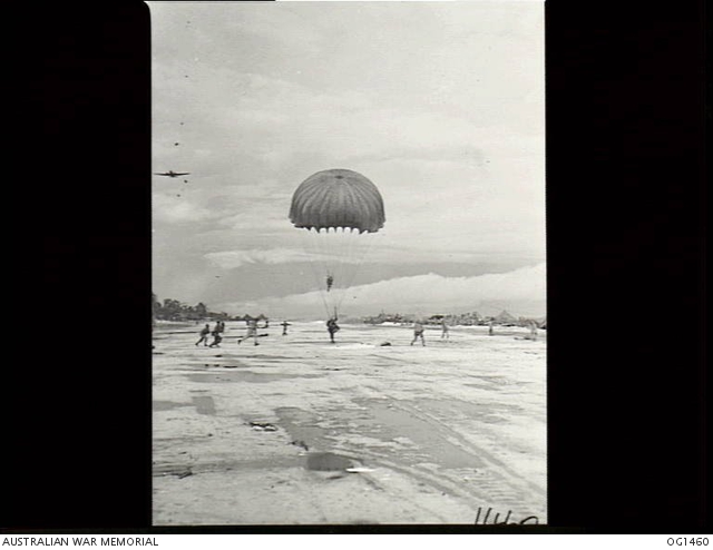 NOEMFOOR ISLAND, DUTCH NEW GUINEA. 1944-07-04. US PARATROOPERS OF THE ...
