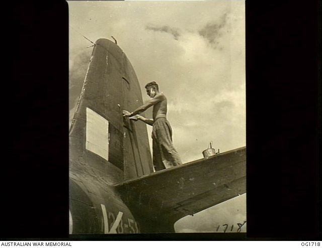 NOEMFOOR ISLAND, DUTCH NEW GUINEA. C. 1944-10. 71507 LEADING ...