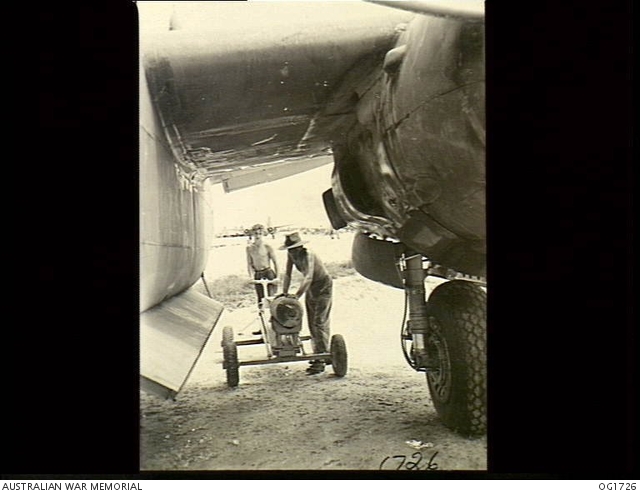 NOEMFOOR ISLAND, DUTCH NEW GUINEA. 1944-10-20. THE BOMB HOIST MADE FROM ...