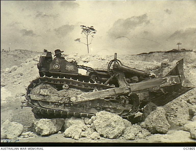 NOEMFOOR ISLAND, DUTCH NEW GUINEA. 1944-12-27. 33620 LEADING ...