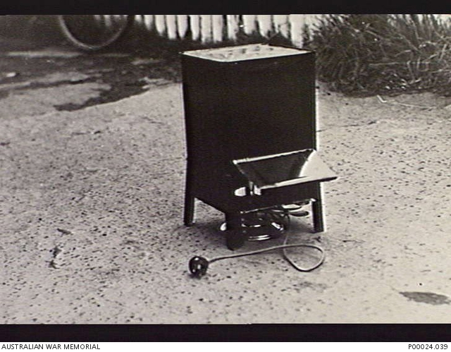ROMSEY, VIC. 1943? VOLUNTEER AIR OBSERVER CORPS (VAOC). BLACKOUT DEVICE ...