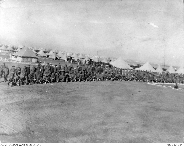 Cairo, Egypt. December 1915. Group portrait of soldiers, including ...