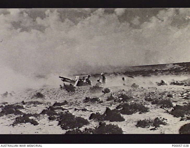 SIDI BARRANI, EGYPT. 1941. GUNNERS IN ACTION IN THE DESERT ...
