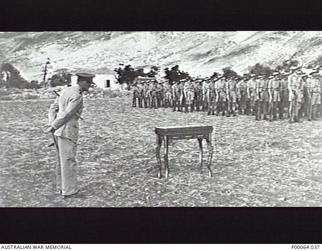 SYRIA. 1941. MAJOR CHARLES WILLIAMSON INSPECTS THE TABLE PRESENTED TO ...