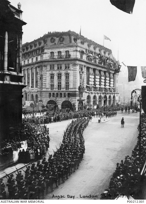 LONDON, ENGLAND, 1919-04-25. ANZAC DAY MARCH PASSING AUSTRALIA HOUSE ON ...