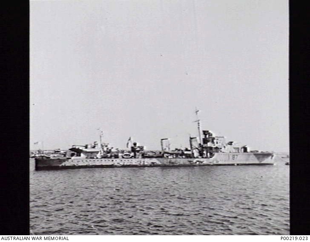 A STARBOARD VIEW OF THE BRITISH DESTROYER HMS JACKAL. (PHOTOGRAPHED BY ...