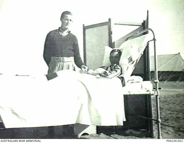 EL KANTARA, EGYPT, 1941. LEG AMPUTEE PATIENT IN THE OPEN AT 2/2 ...