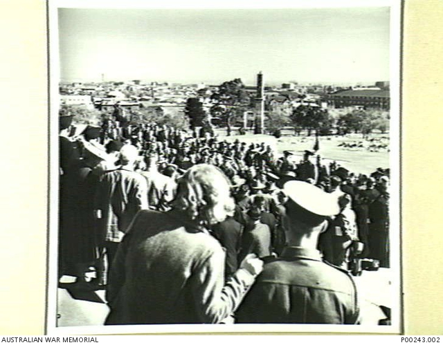 MELBOURNE, VICTORIA, 1942. GENERAL DOUGLAS MACARTHUR AND THE LORD MAYOR ...