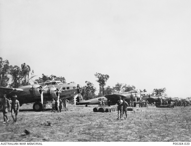 DARWIN, NT. C.1941. B-17D AIRCRAFT OF THE 11TH BOMBARDMENT GROUP ...