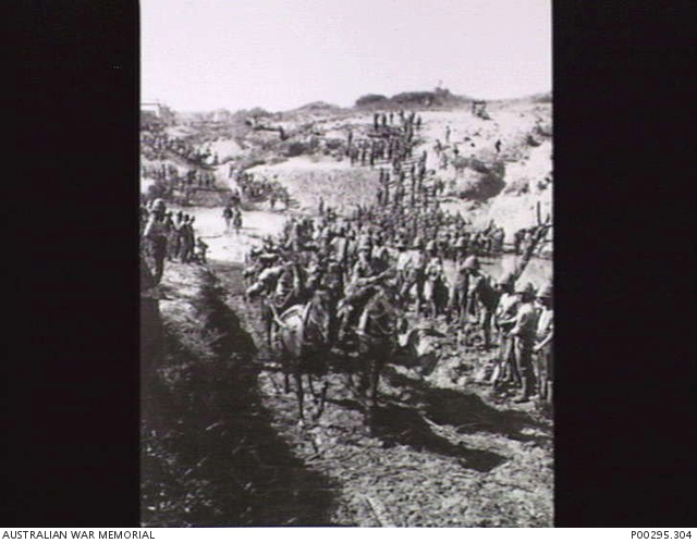VAAL RIVER, SOUTH AFRICA, C 1900. BRITISH ARTILLERY TEAM COMING OUT OF ...