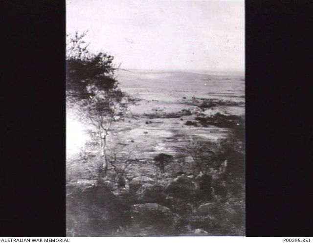 HLANGWANE HILL, NEAR COLENSO IN NATAL C 1900. A VIEW OF THE BATTLEFIELD ...