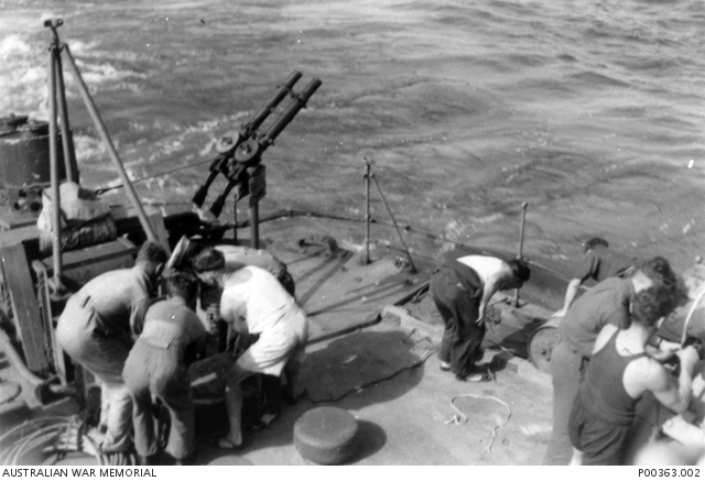 TORPEDOMEN ON BOARD HMAS "VENDETTA" AT NAPIER, NEW ZEALAND ...