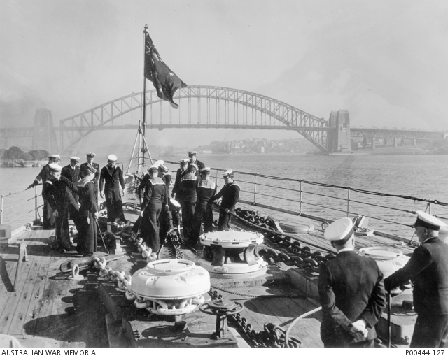 HMAS AUSTRALIA II PASSING UNDER THE SYDNEY HARBOUR BRIDGE. (NAVAL ...