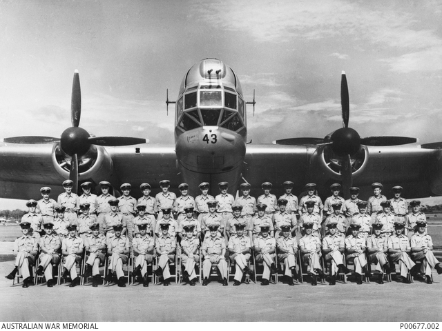 Group photograph of the aircrew personnel of No 1(B) Squadron, RAAF ...