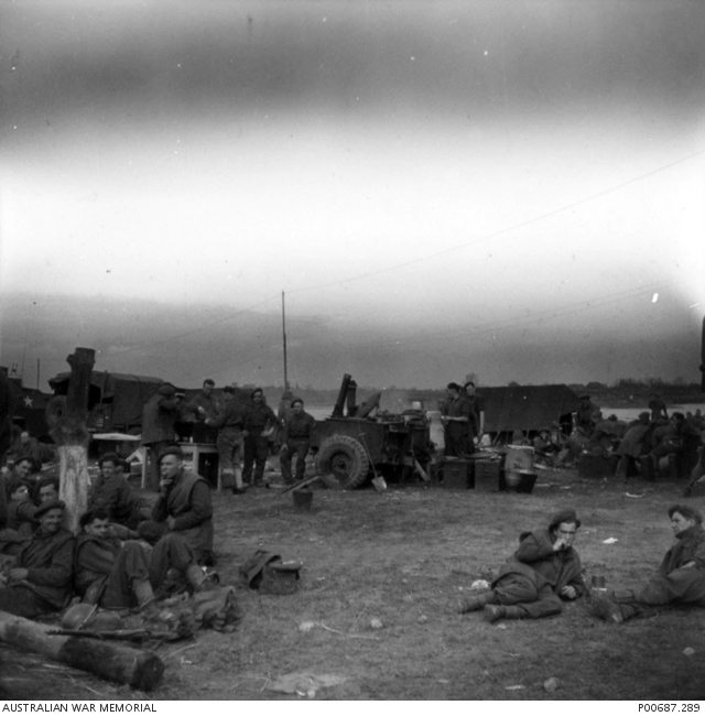XANTEN, GERMANY, 1945-03. BRITISH TROOPS PREPARE TO CROSS THE PONTOON ...